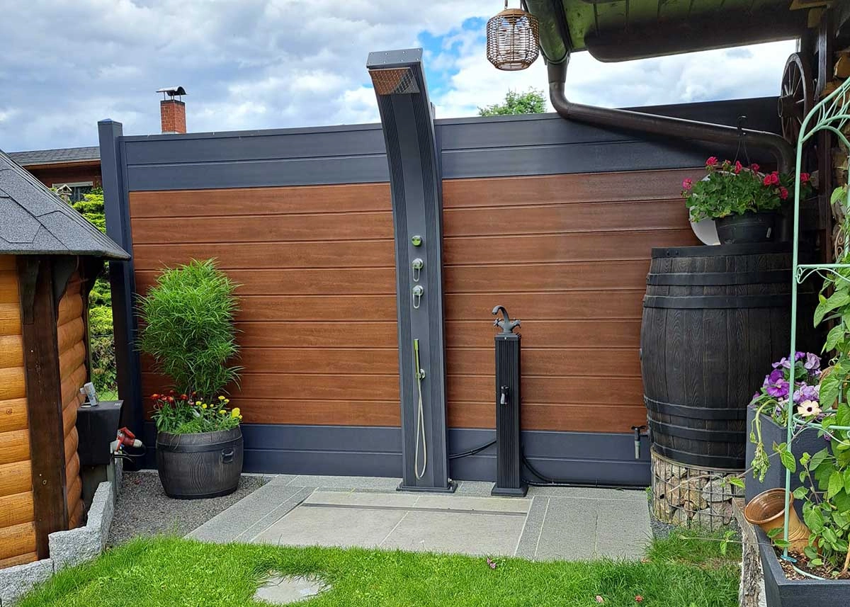 Sichtschutz in Holzoptik mit Anthrazit am Hottub oder Whirlpool ...